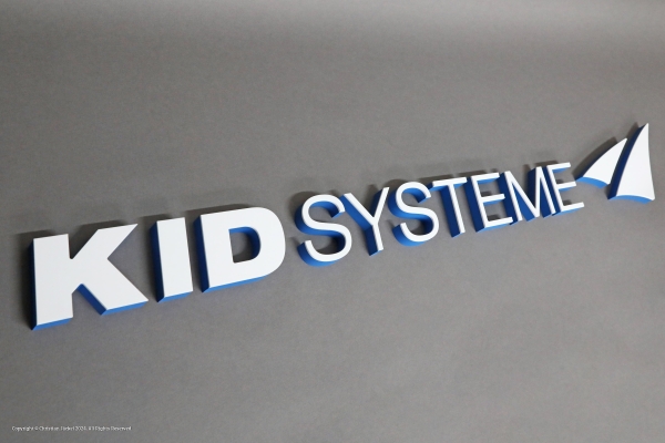 3D Buchstaben und Logos aus 3mm farbigem Acrylglas