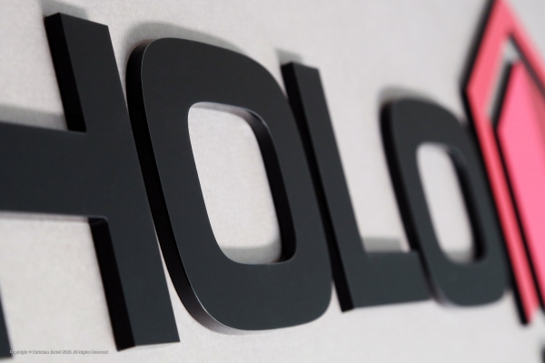 3D Buchstaben und Logos aus durchgefärbtem Acrylglas