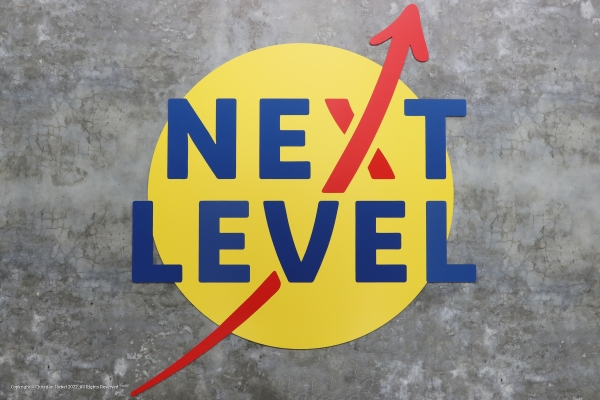 3D Buchstaben und Logos aus Forex-Color